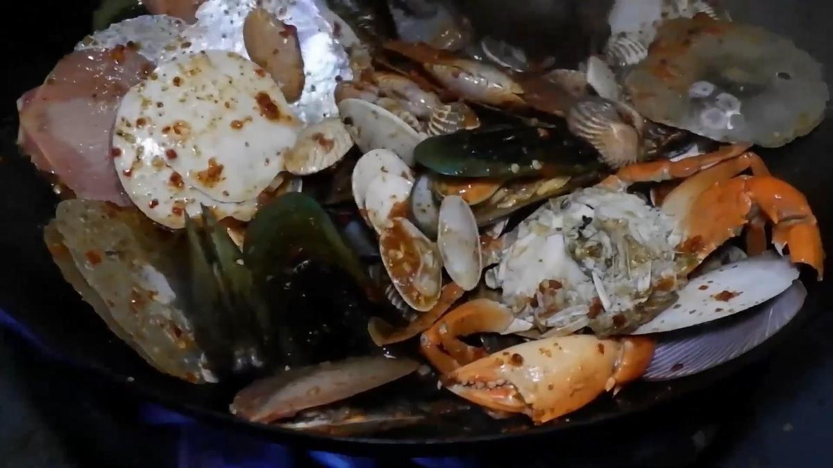 BERANI BERUBAH: Sedapnya Seafood Penyelamat Korban PHK - Bisnis ...