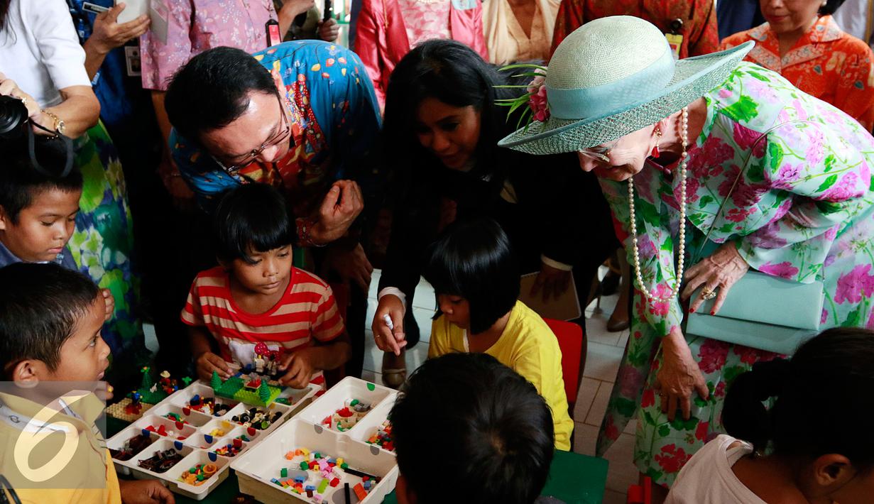 Ratu Denmark Kunjungi RPTRA Cideng dan Sumbang Mainan Lego - Foto ...