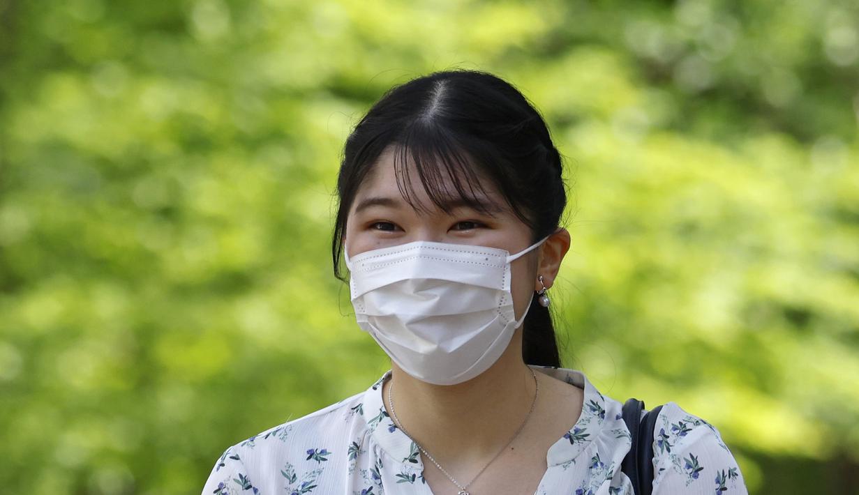 Gaya Putri Aiko dari Jepang saat Kembali ke Kampus, Tampil Kenakan ...