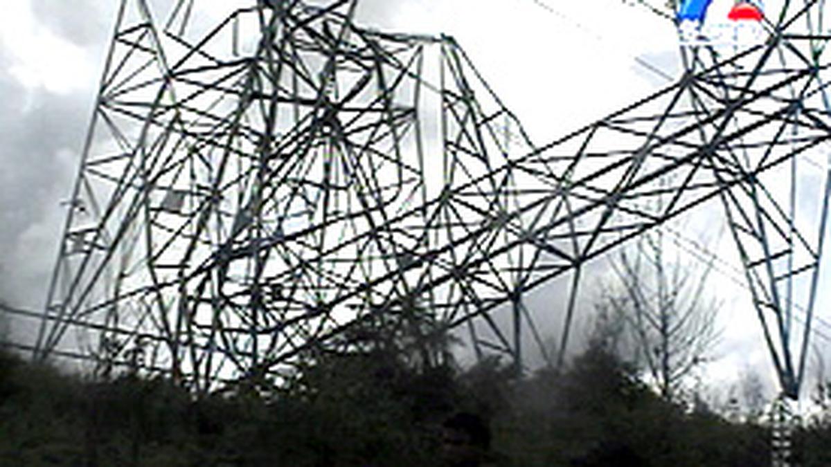 Lagi, Tiga Menara SUTET PLN Banjarmasin Ambruk