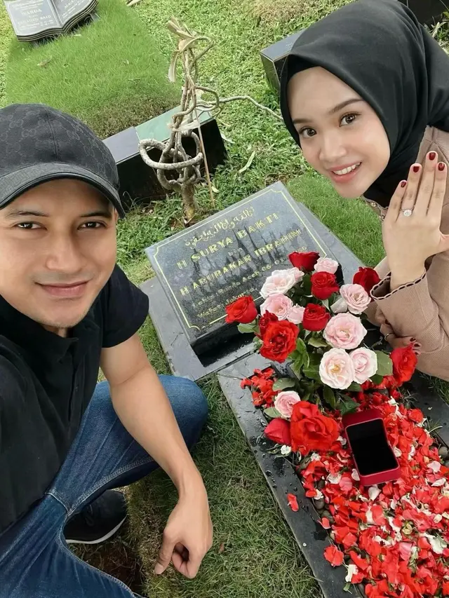 Baru Diungkap, Ini 6 Momen Chand Kelvin Lamar Kekasih Pertama Kali di Makam Calon Mertua - Hot ...