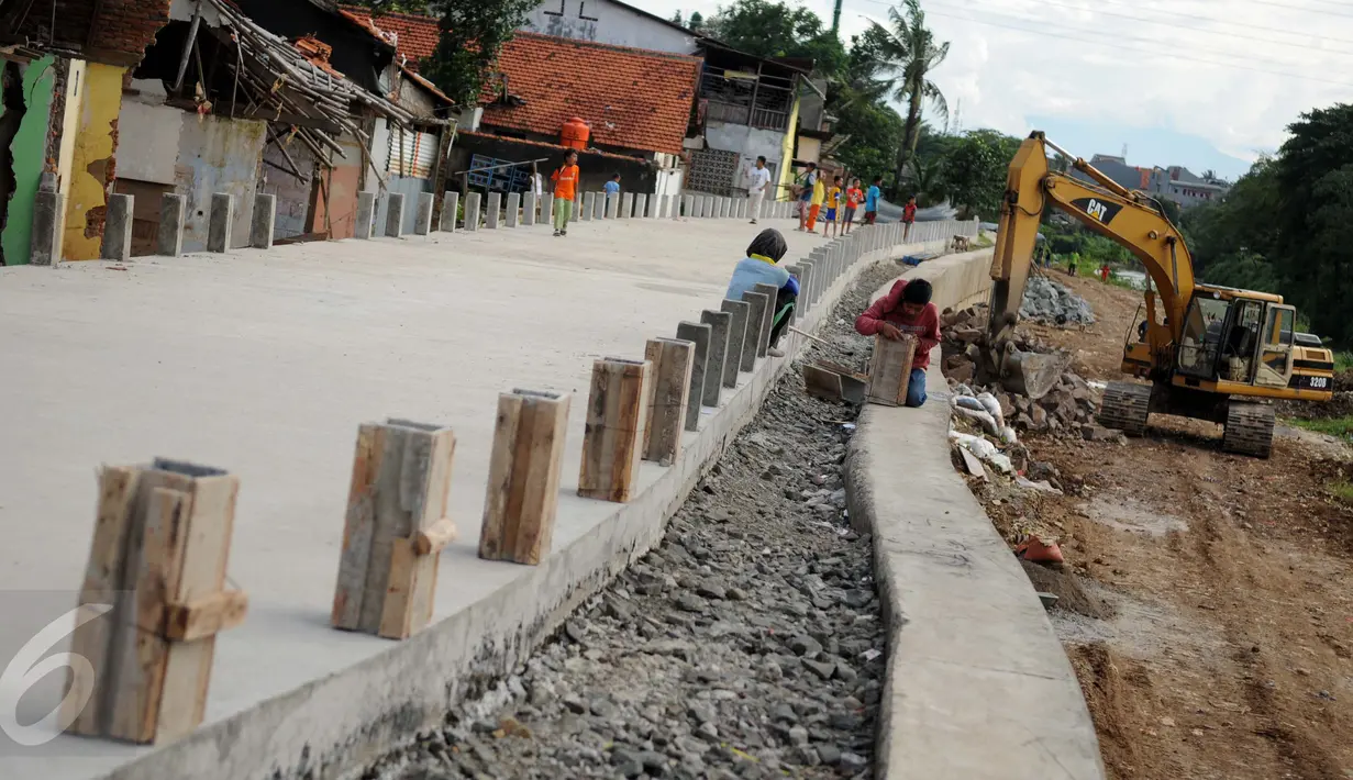 Pembangunan Jalan Inspeksi Ciliwung - Foto Liputan6.com