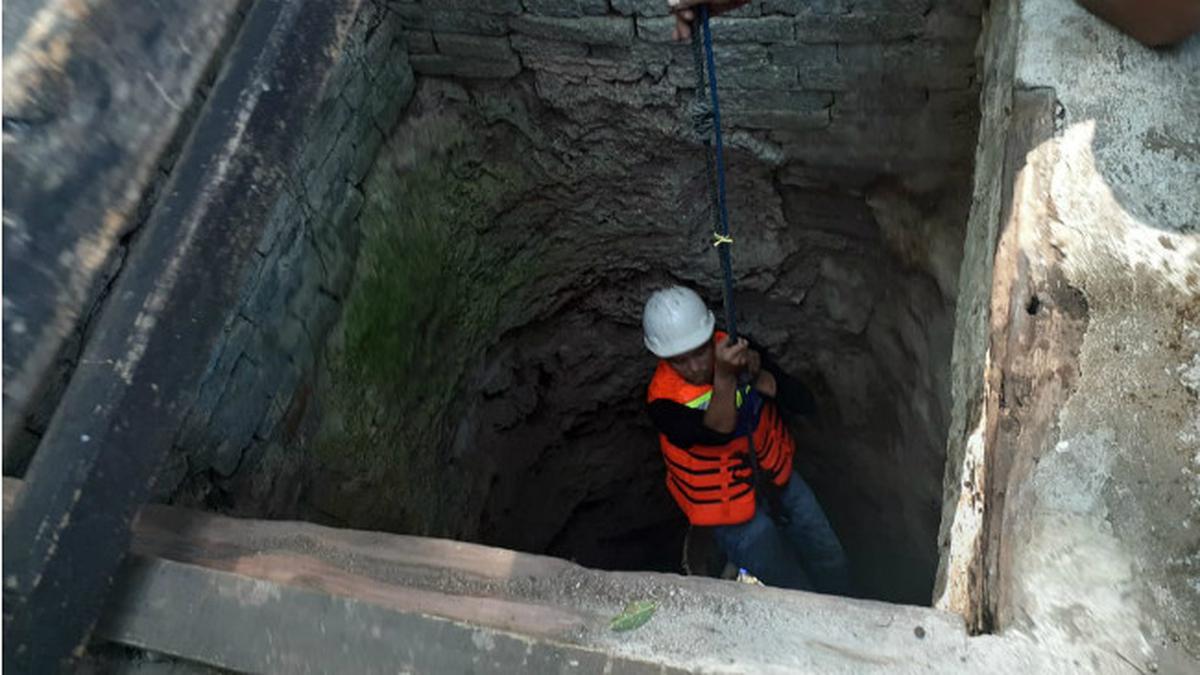 Mitos Air Kejujuran dalam Sumur Keramat Bejagung Tuban - Regional ...