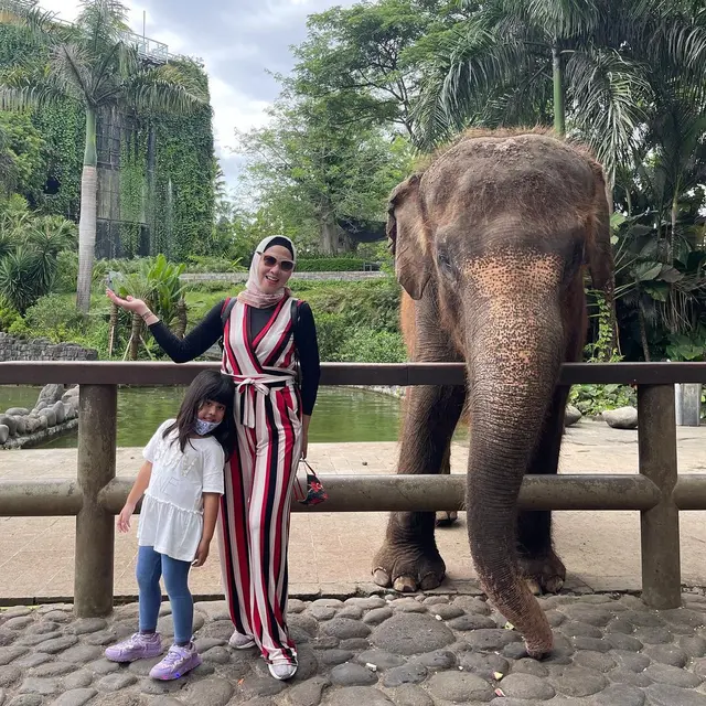 Potret 6 Artis Tanah Air Bareng Anak Angkatnya, Penuh Kehangatan - Hot Liputan6.com