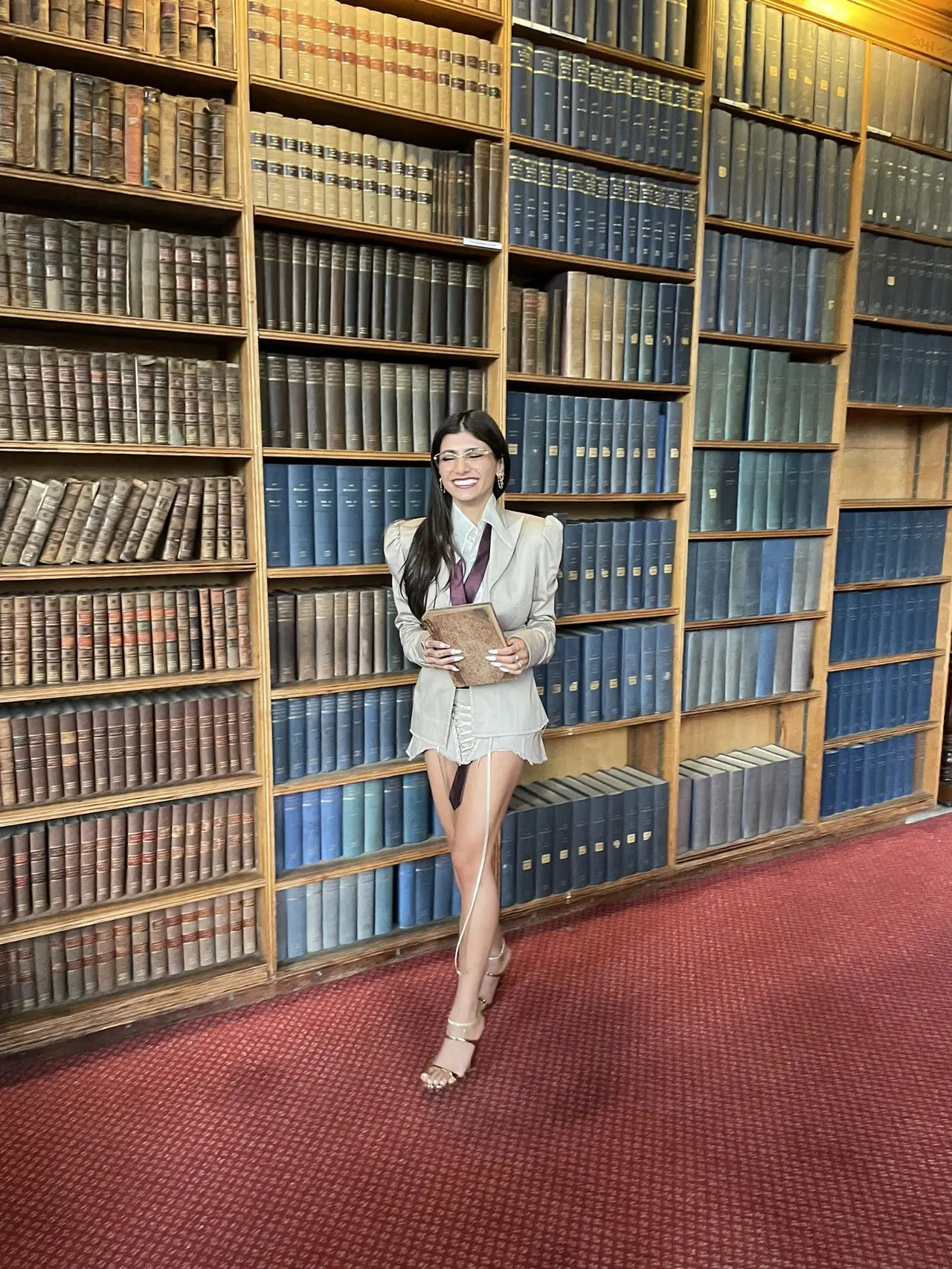 Mia Khalifa Jadi Pembicara Tamu Bahas Film Porno di Universitas Oxford, Banjir Kritik Warganet ...