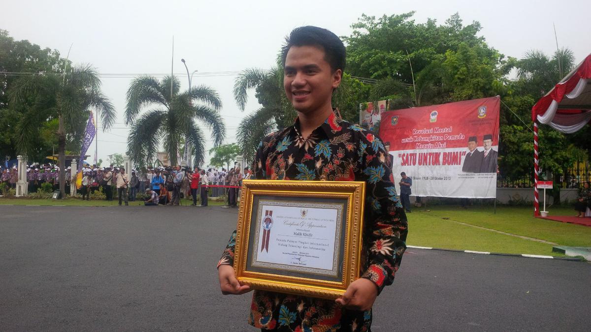 Cerita Pilu Malik Membuat Robot hingga Sabet Penghargaan Menpora - News ...