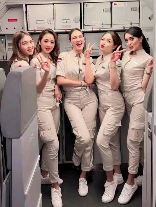 Potret Luna Maya Jadi Pramugari, Tunjukkan Pesona Beda di Atas Pesawat ...
