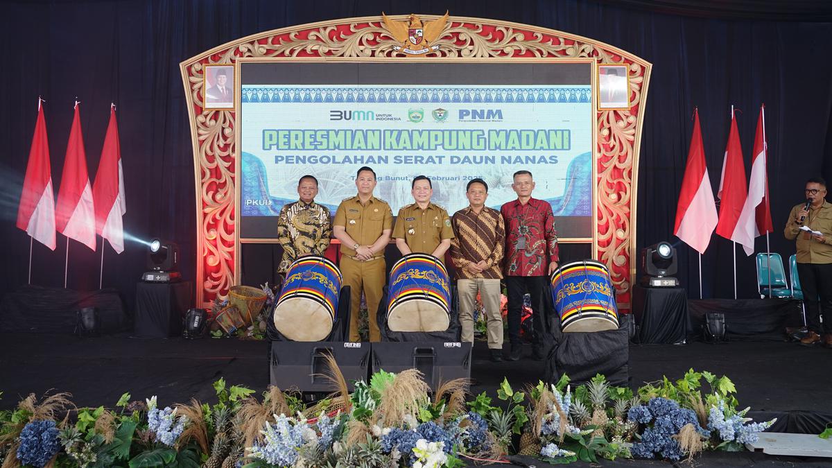 Menyulap Daun Nanas Menjadi Kerajinan di Desa Tanjung Bunut
