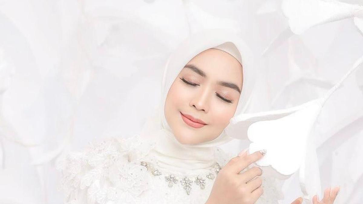 7 Potret Ria Ricis Bergaun Putih di Foto Prewedding, Cantik Paripurna ...