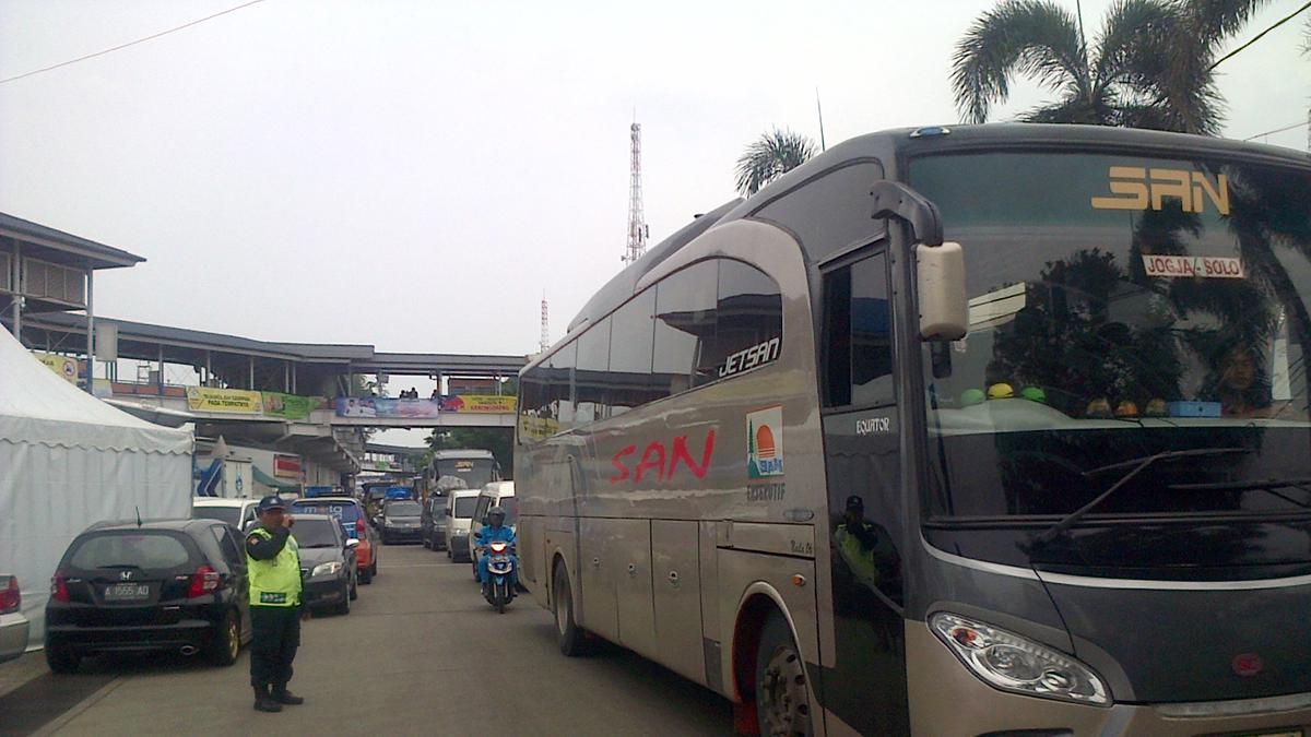 11 Bus Demonstran 4 November Asal Sumatera Tiba di Merak - Regional ...
