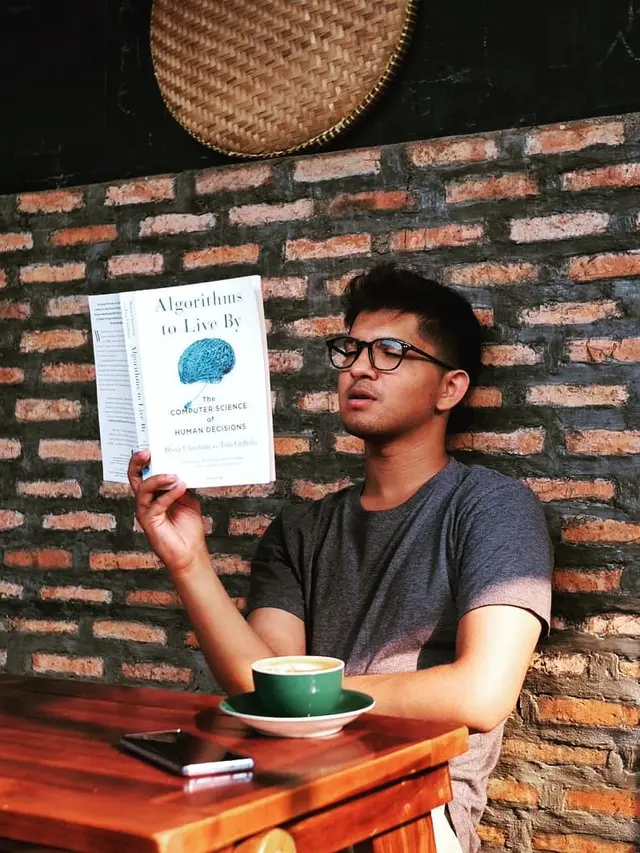 Jauh dari Dunia Hiburan, 9 Potret Yusuf Averoes Adik Kesayangan Zaskia ...