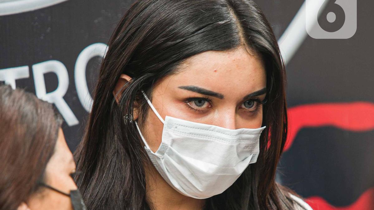 Jalani Rehabilitasi, Millen Cyrus Masih Keluyuran - ShowBiz Liputan6.com