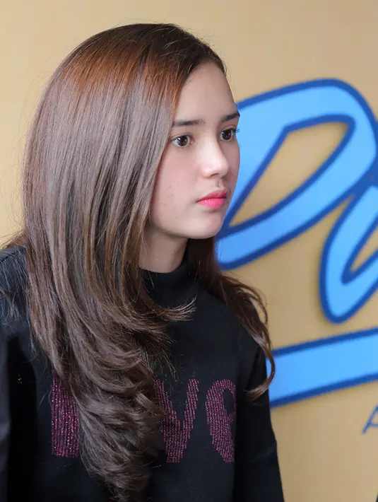 Beby Tsabina Belajar Bahasa Belanda demi Film - Photo Fimela.com