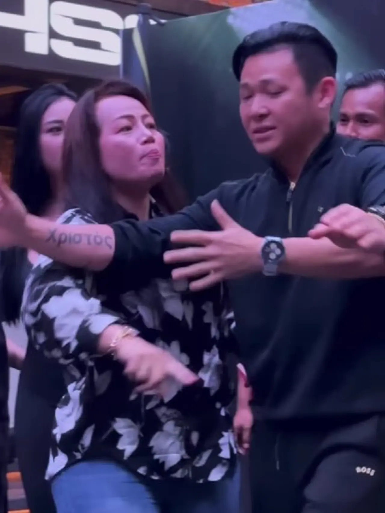 Dinar Candy dan Pamela Safitra Adu Body Jelang Tanding Tinju, Ibunda ...