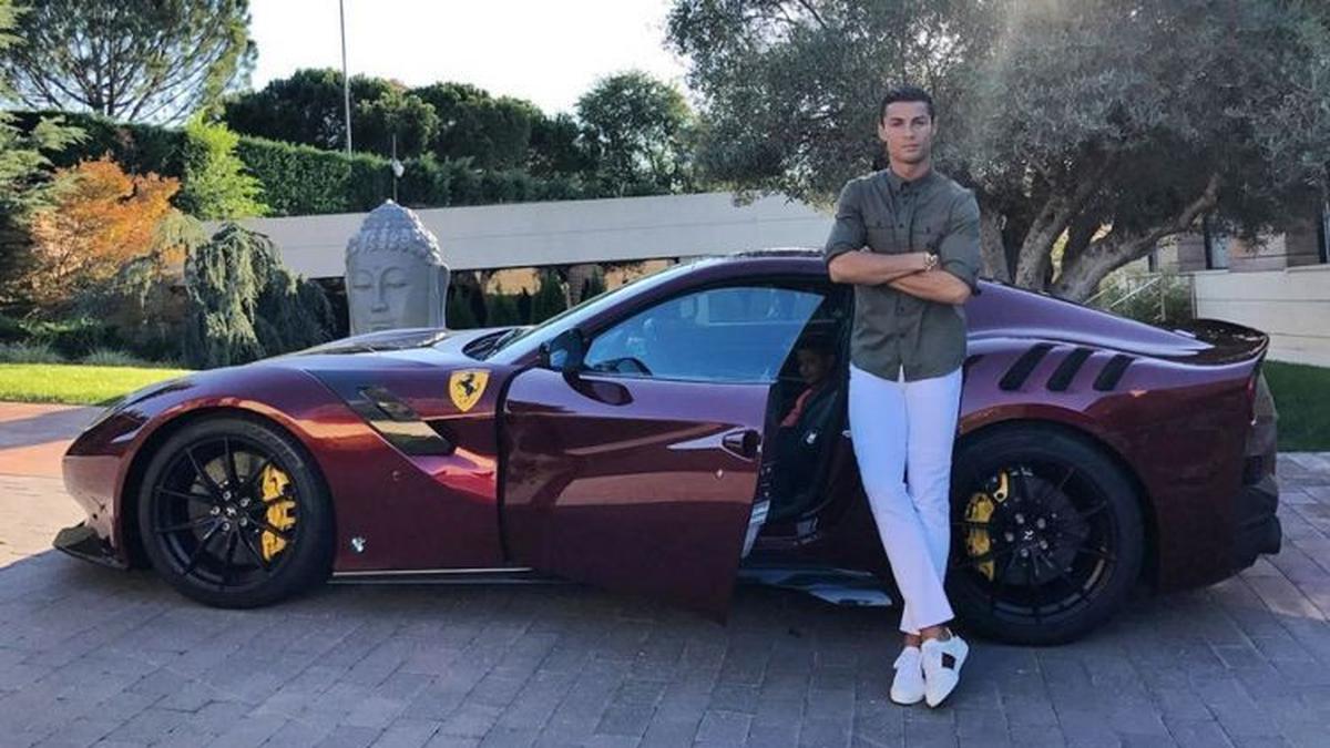 Koleksi Mobil Cristiano Ronaldo Bukan Kaleng-Kaleng - Otomotif Liputan6.com