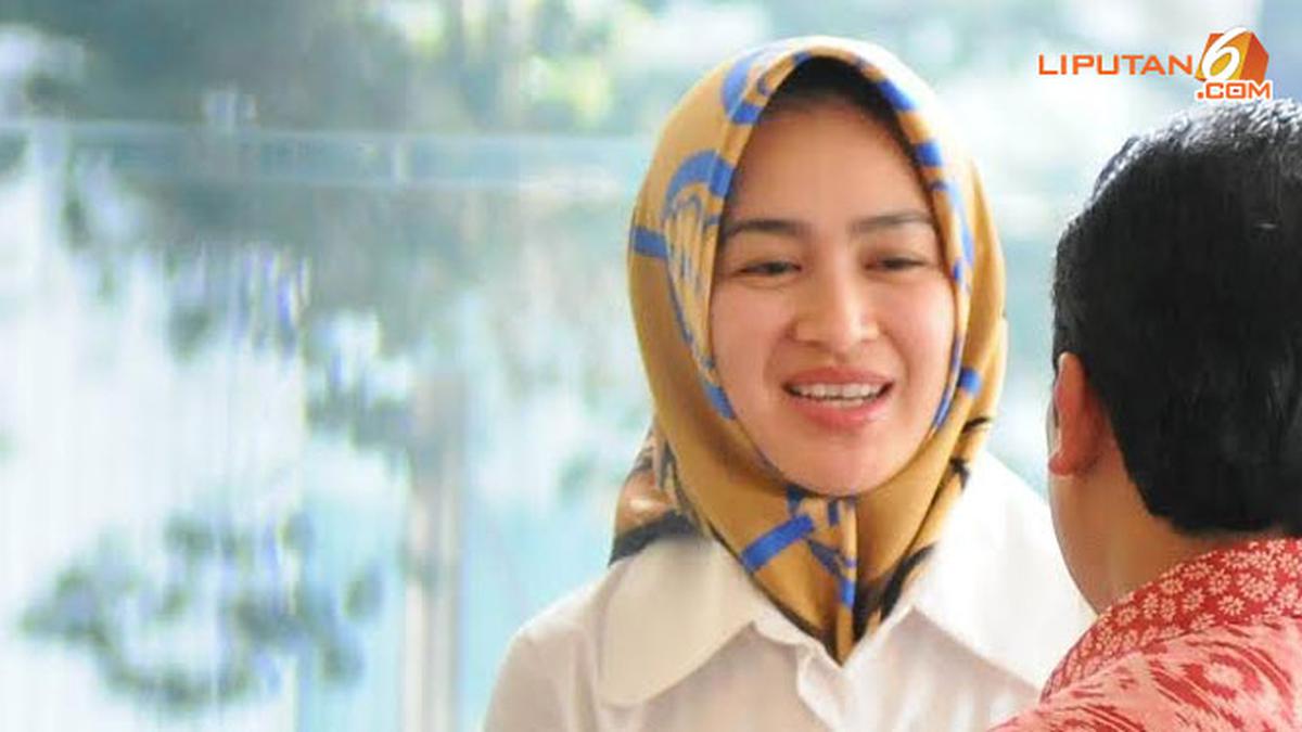 [FOTO] Giliran Airin Dipanggil KPK - Foto Liputan6.com