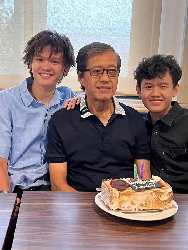 7 Potret Farah Quinn Rayakan Ultah Ayah, Pamer Kedekatan dengan Charles ...