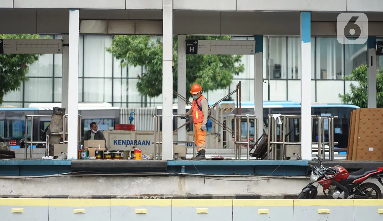 FOTO: Ditarget Beroperasi pada Senin, Perbaikan Halte Transjakarta yang ...