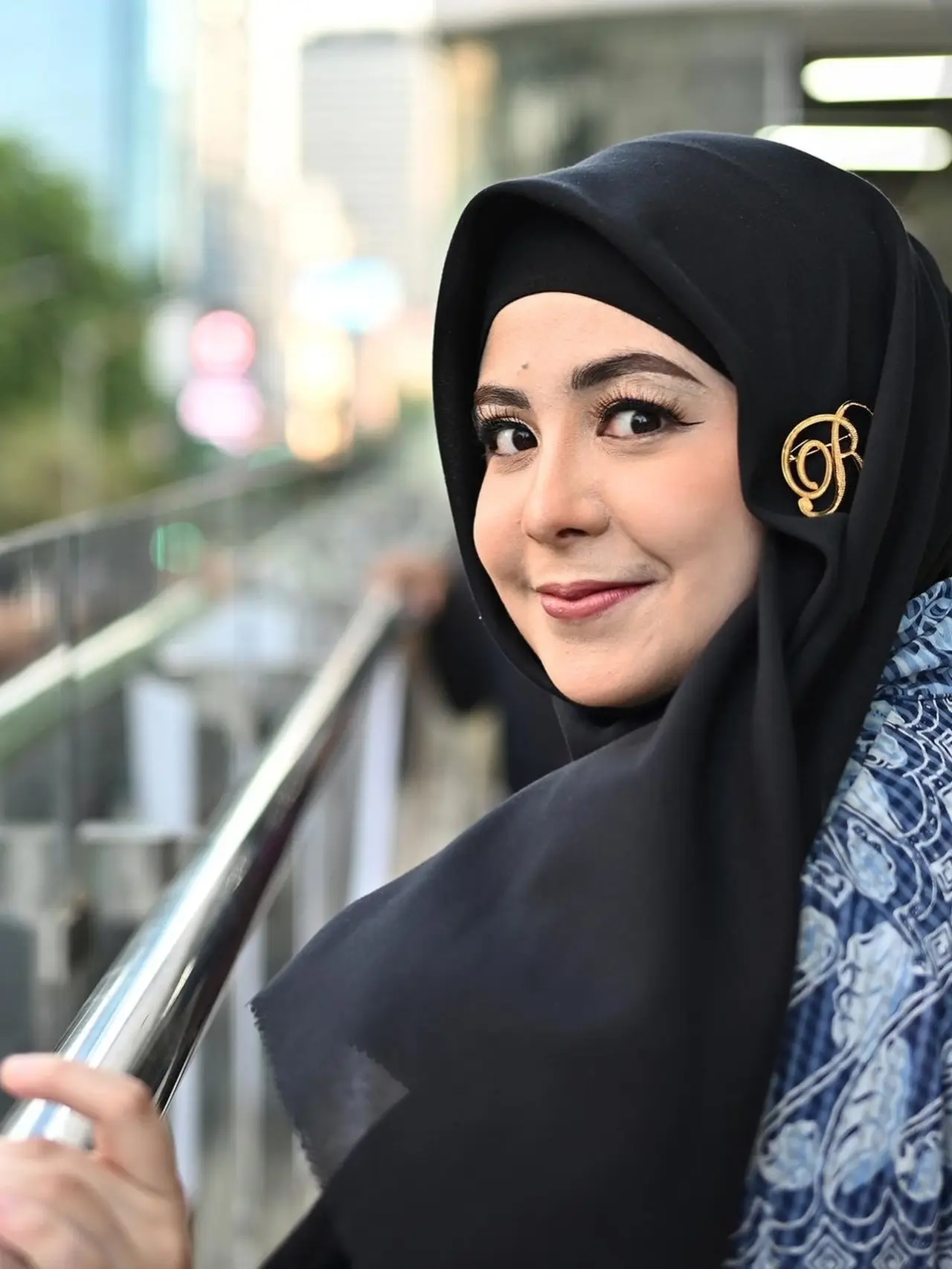 7 Potret Terbaru Risty Tagor Perdana Tulis Lagu, Terinspirasi dari Al-Qur’an - Hot Liputan6.com