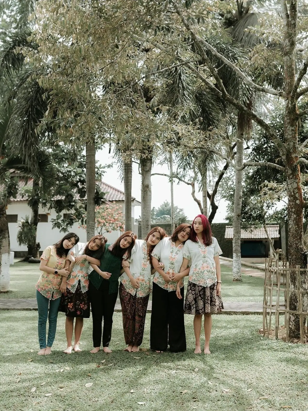 7 Potret Khirani Bareng Sepupu di Keluarga Mayangsari, Cucu Dalang - Hot Liputan6.com