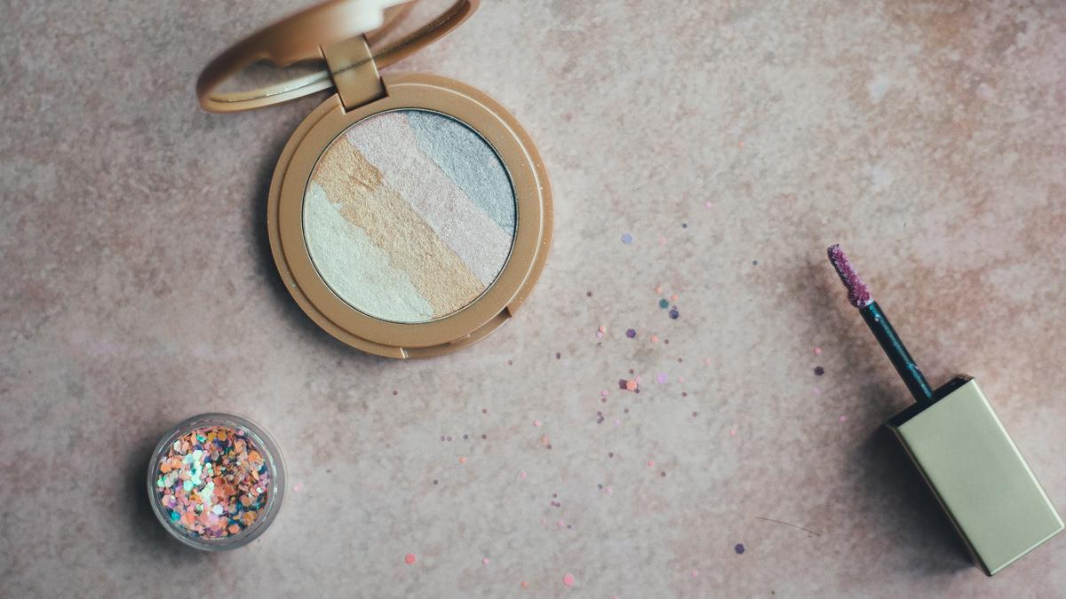 Makeup Kesayangan Rusak? Begini Cara Memperbaikinya