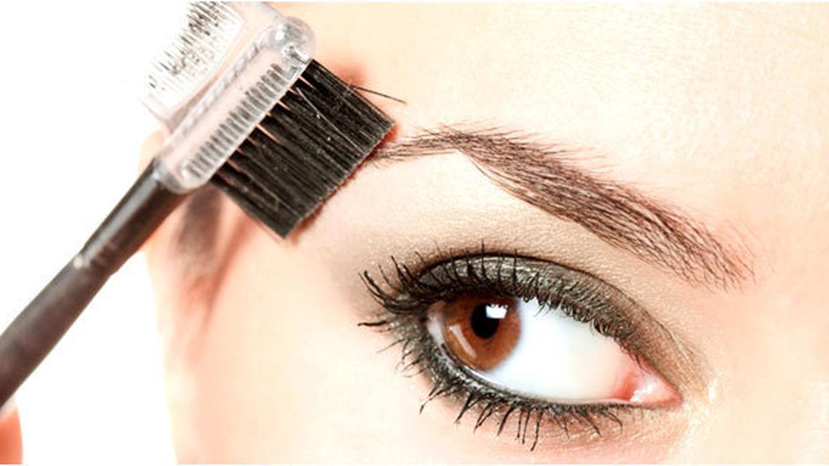 Tips Membentuk Alis Cantik - Beauty Fimela.com