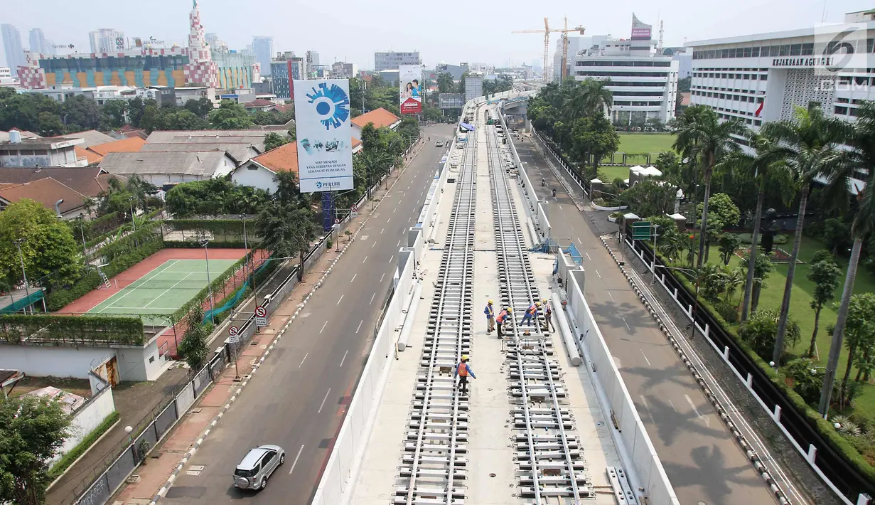 PHOTO: Pemasangan Rel Kereta MRT Jakarta Dikebut - Foto Liputan6.com
