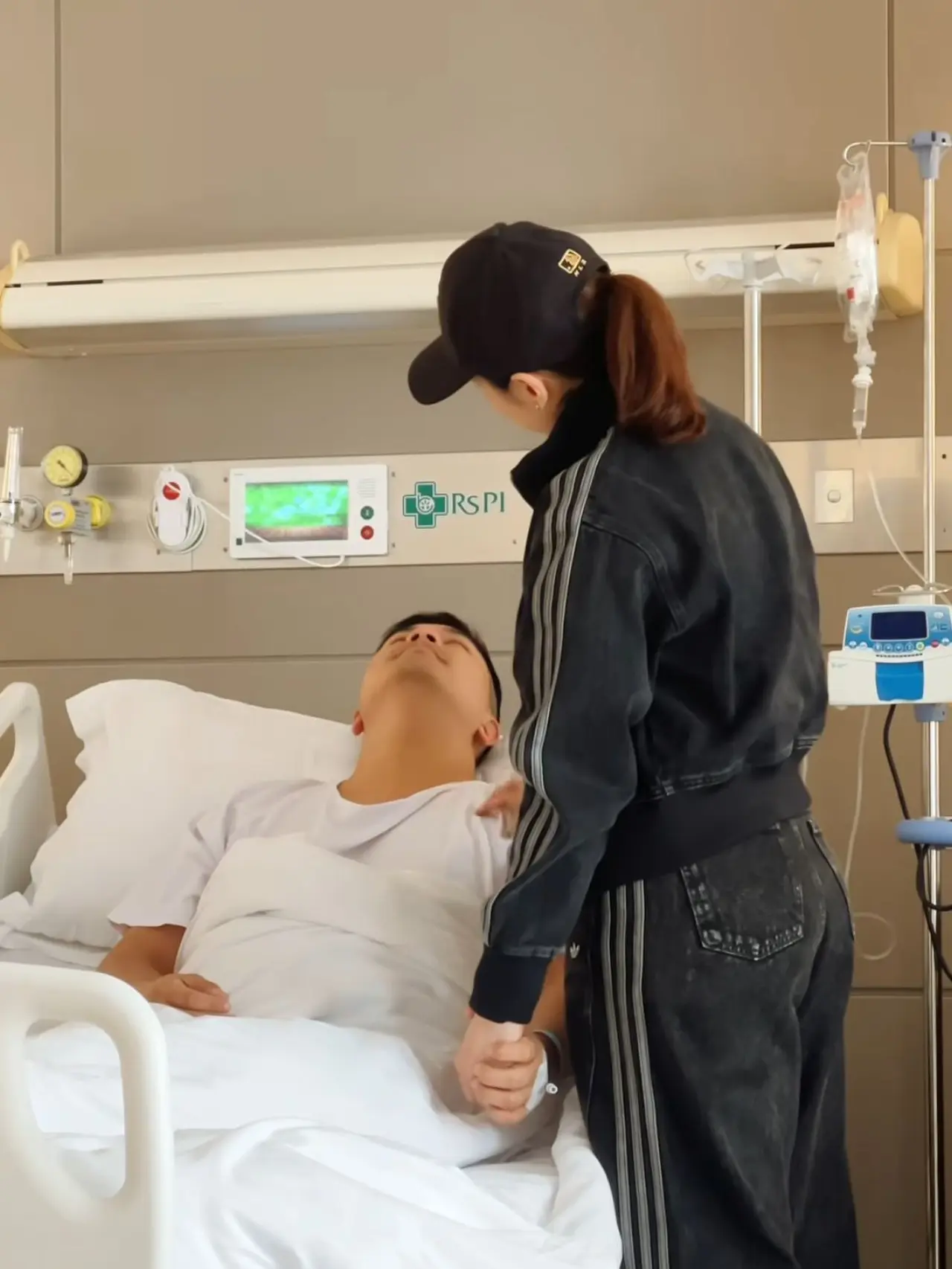 5 Potret Keuletan Chelsea Olivia Rawat Glenn Alinskie di RS, Sebulan 2 Kali Tempati Kamar yang ...