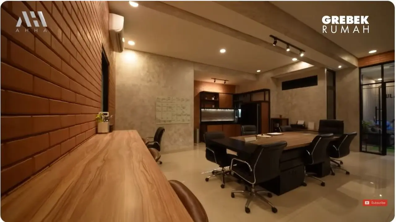 8 Potret Rumah Baru Andre Taulany, Ada Studio Rekaman dan Koleksi Mobil Mewah - Hot Liputan6.com