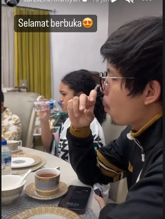 6 Potret Atta Halilintar dan Aurel Buka Puasa Bersama Krisdayanti - Raul Lemos, Izin Pamit ...