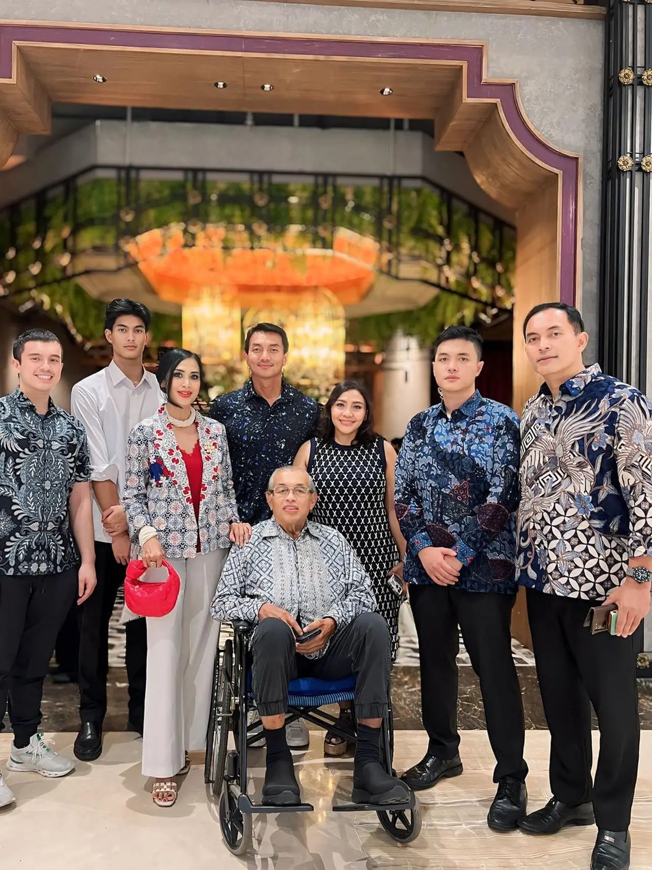 Potret Wisuda Marciano Nicholas Anak Diah Permatasari, Diselimuti Momen ...