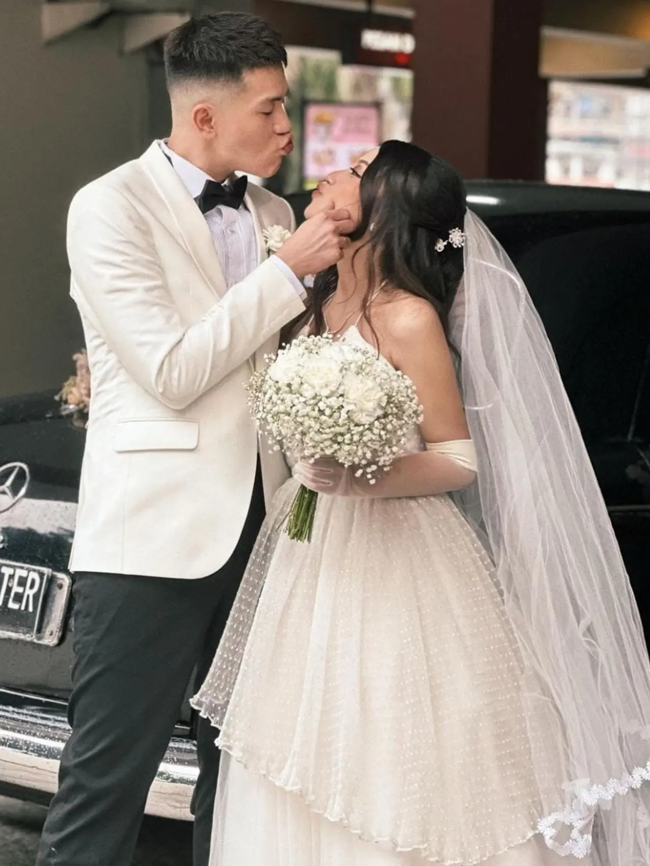 8 Potret Bahagia Julian Jacob, Langsung Nikah Meski Belum Lama Pacaran - Entertainment Fimela.com