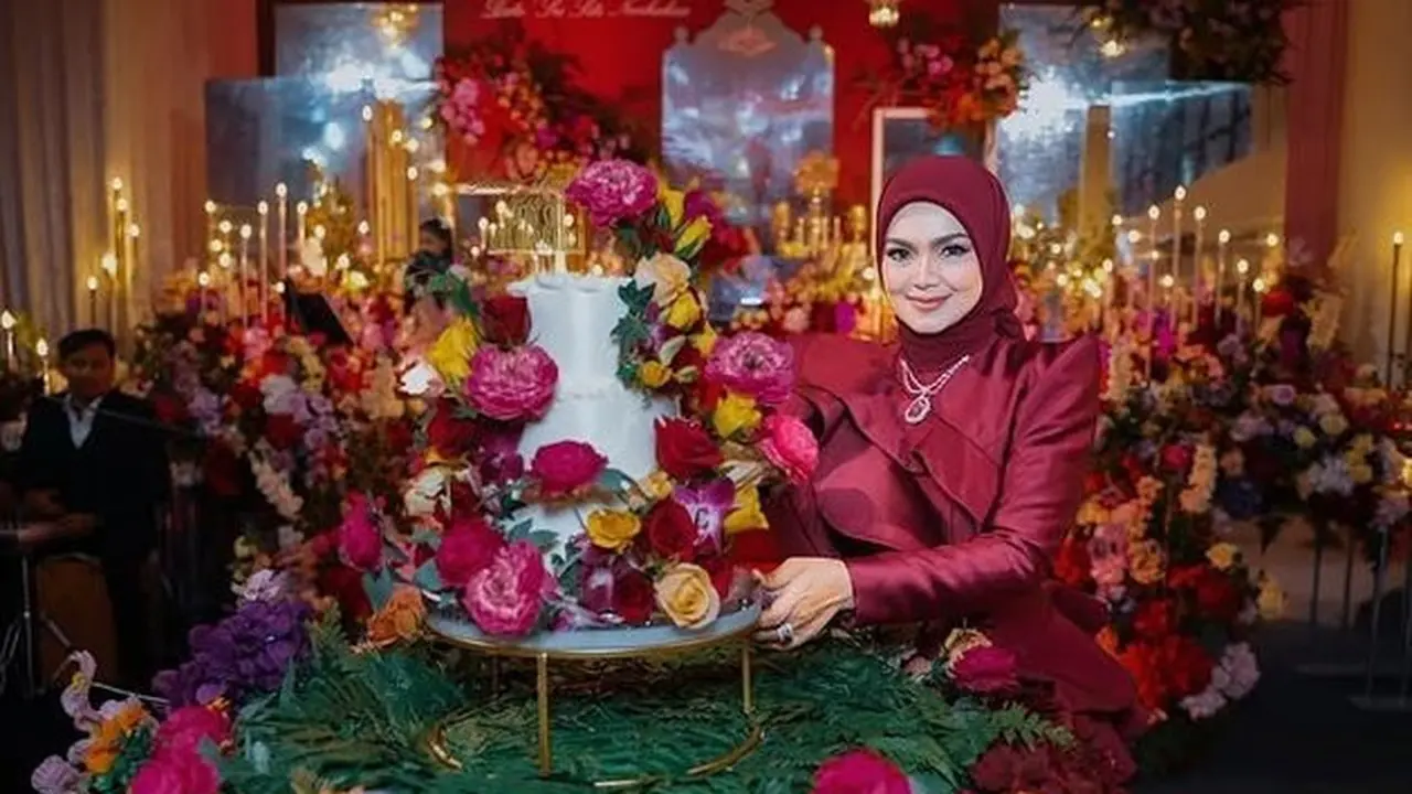 7 Potret Transformasi Siti Nurhaliza, Terus Memesona Seiring ...
