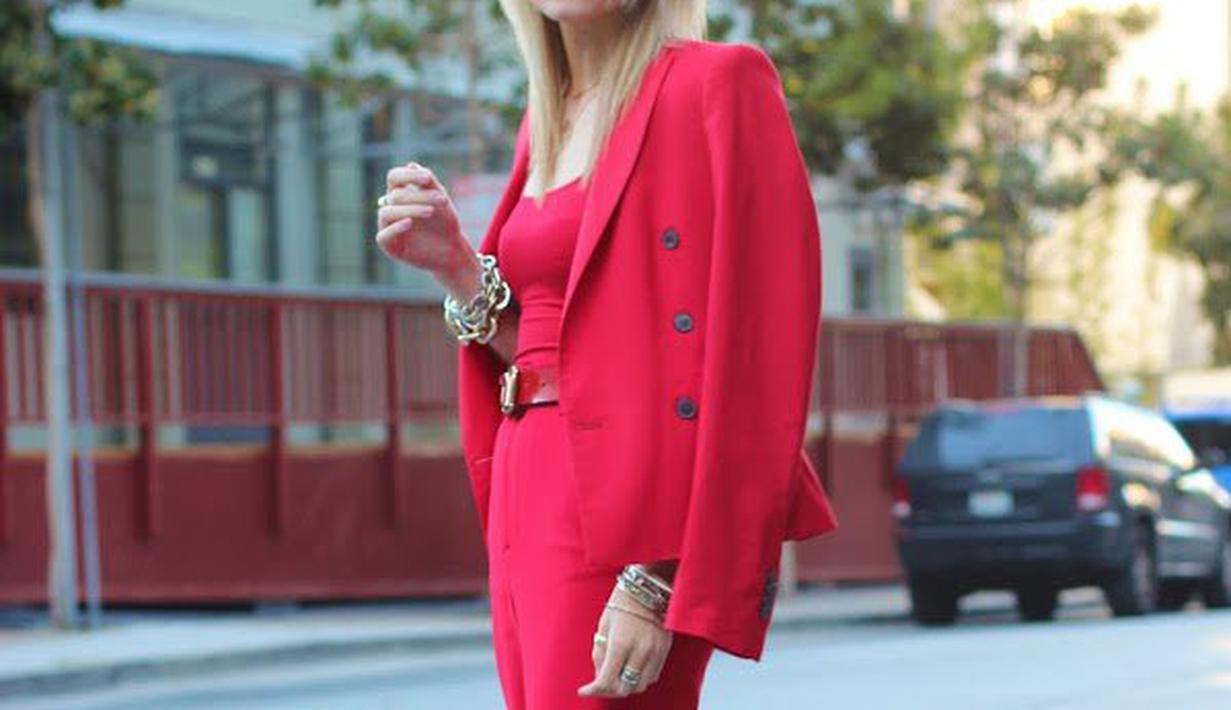 Tips Tampil Stunning Dengan OOTD Merah From Head to Toe - Photo Fimela.com