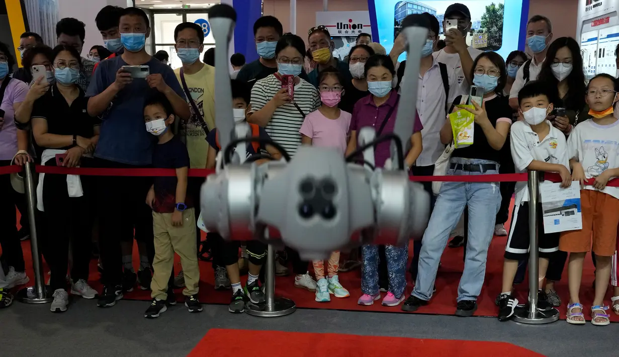 Robot-Robot Canggih Dipamerkan di China, Bisa Nyanyi hingga Bedah Jarak ...