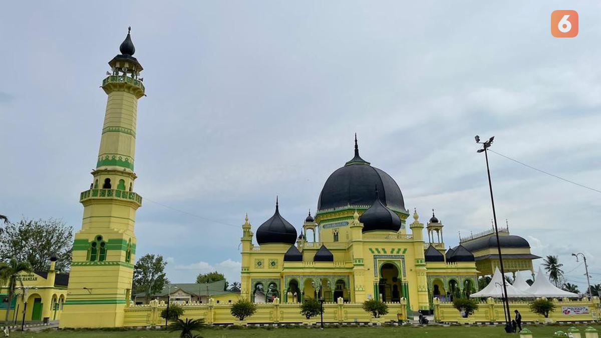 Masjid Azizi di Tanjung Pura, Bangunan Bersejarah Peninggalan ...