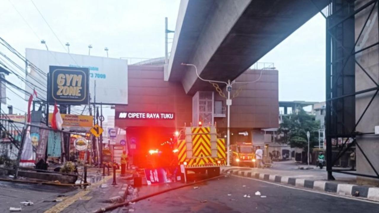 Kebakaran Food Court Fatmawati dekat Stasiun Cipete Raya, Operasional ...