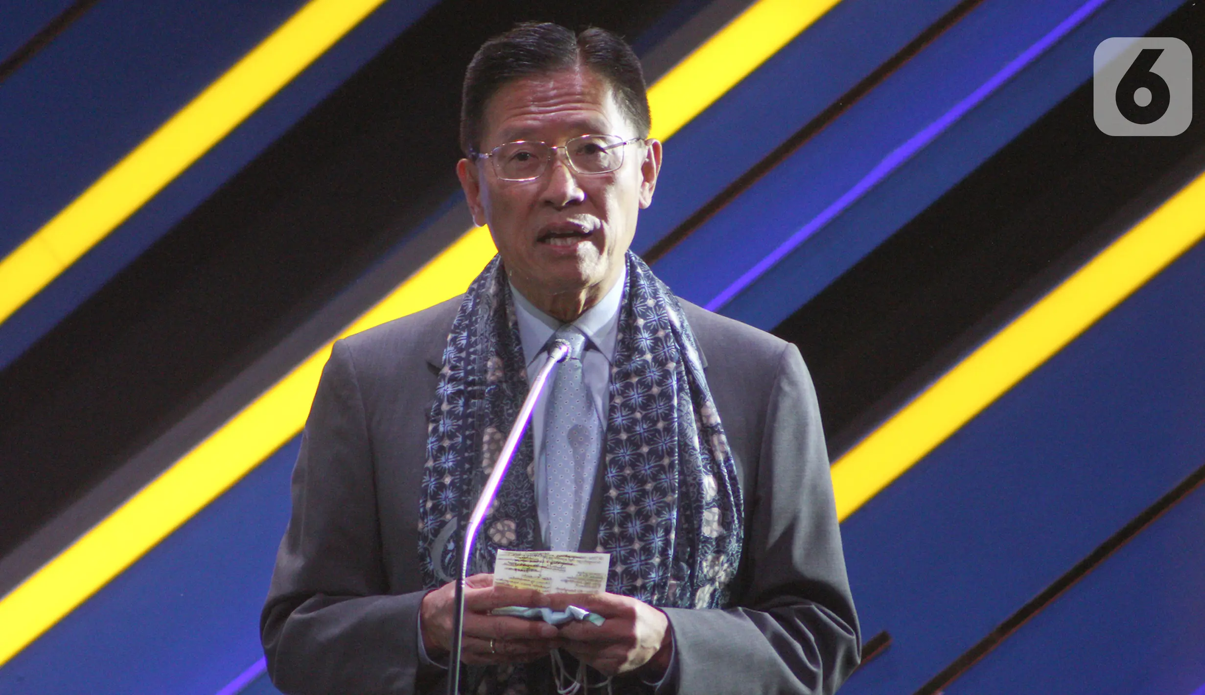 FOTO: James Riady Raih Lifetime Achievement Golden Property Award 2021 ...