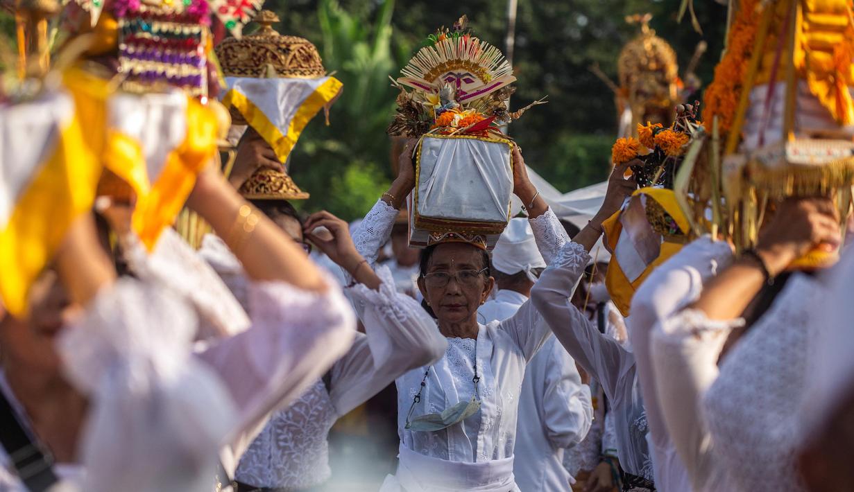 Sambut Hari Raya Nyepi Tahun Baru Saka 1945, Umat Hindu di Surabaya ...