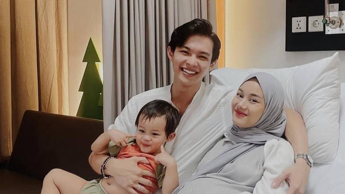 Dinda Hauw Resmi Lahirkan Anak Kedua, Rey Mbayang Ucap Syukur ...
