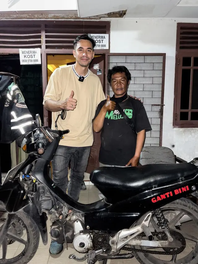 Darius Sinathrya Berhasil Temui Sopir Ojol yang Dicarinya, Ungkap Kisah Pilu - ShowBiz Liputan6.com