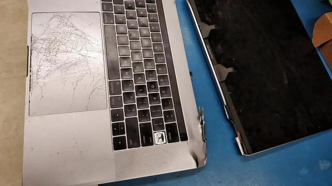 6 Potret Laptop Rusak Parah Ini Sangat Memprihatinkan, Bikin Elus Dada ...