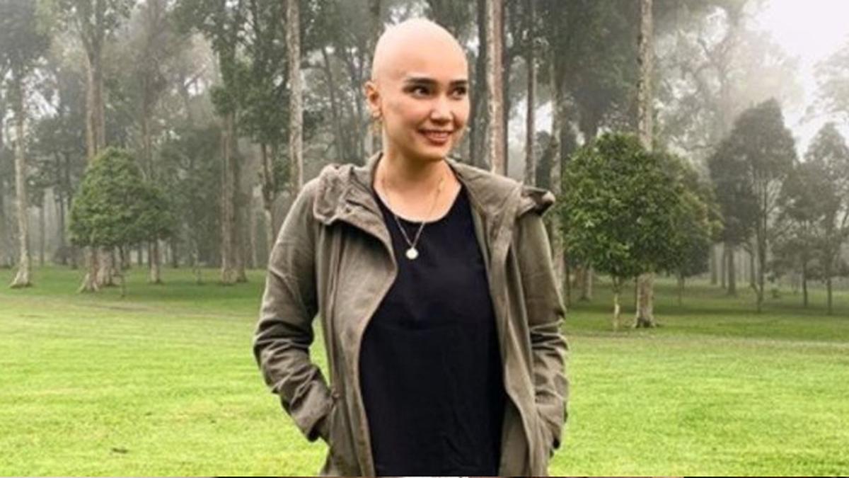 Kanker Ovarium, Feby Febiola: Tuhan, Mengapa Aku Mengalami Ini?
