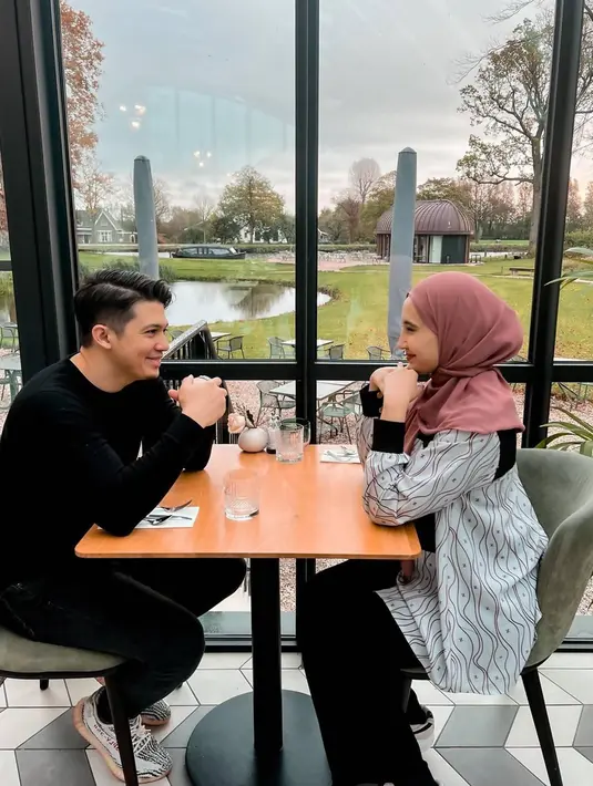 Ke Belanda Lagi, Ini Potret Irwansyah dan Zaskia Sungkar Nikmati Momen Liburan - Foto Liputan6.com
