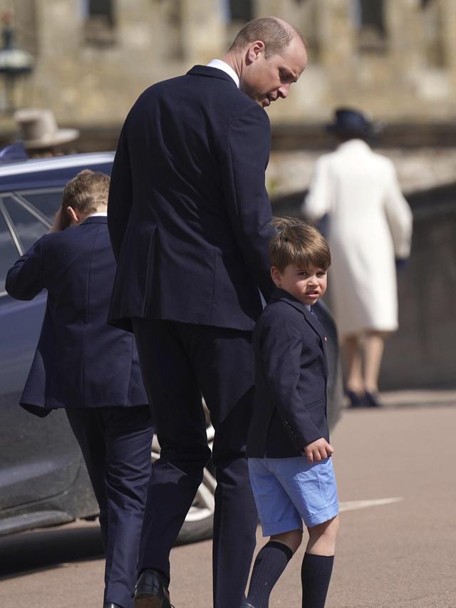Gaya Imut Pangeran Louis Debut di Perayaan Paskah Keluarga Kerajaan ...