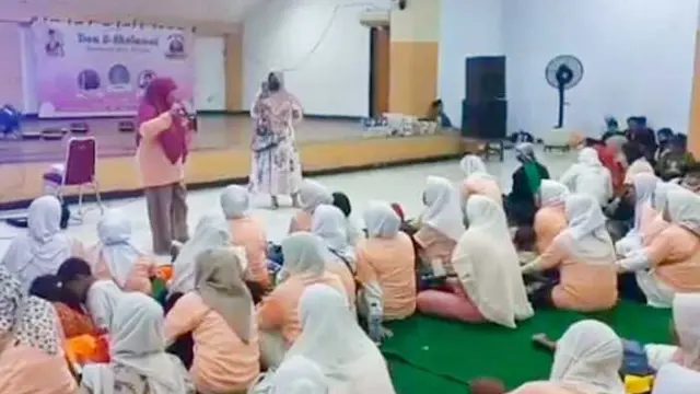 Gelar Temu Akbar, Ratusan Relawan Emak-Emak Doakan Ganjar Presiden 2024 - News Liputan6.com