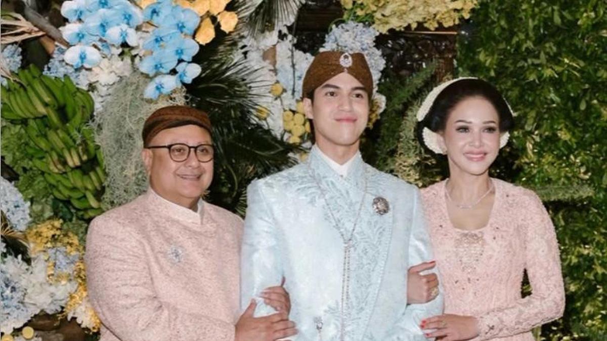 Maia Estianty Curi Perhatian dengan Kebaya Peach dan Jam Miliaran, Beri ...