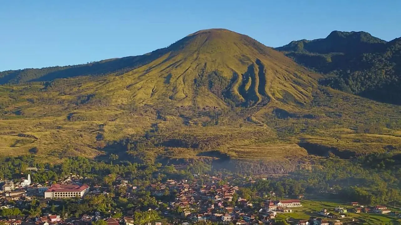 6 Fakta Menarik Gunung Guntur yang Jadi Destinasi Wisata Andalan di Kota Garut - Lifestyle ...