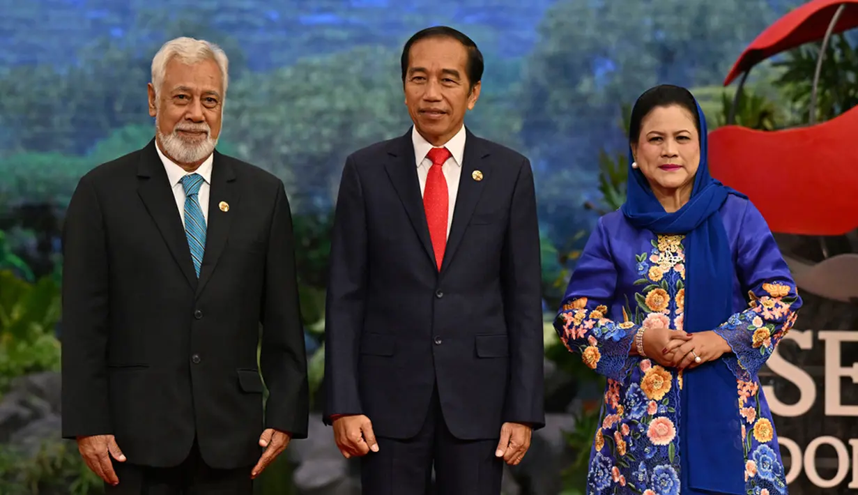 Momen Hangat Jokowi dan Iriana Sambut Para Pemimpin Negara di KTT ASEAN 2023 - Foto Liputan6.com
