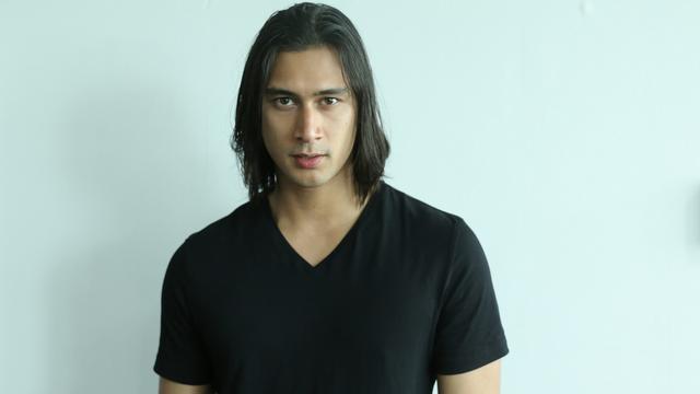 4 Potret Daniel Adnan dengan Rambut Baru Setelah Jadi Suami Tara Basro - ShowBiz Liputan6.com